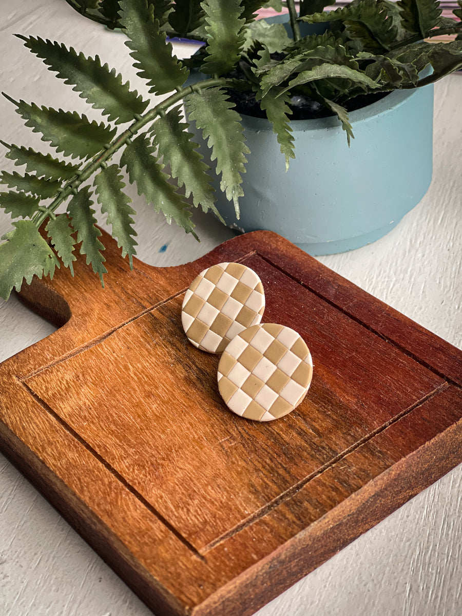 LARGE TAN CHECKER – OTIS + WAYNE